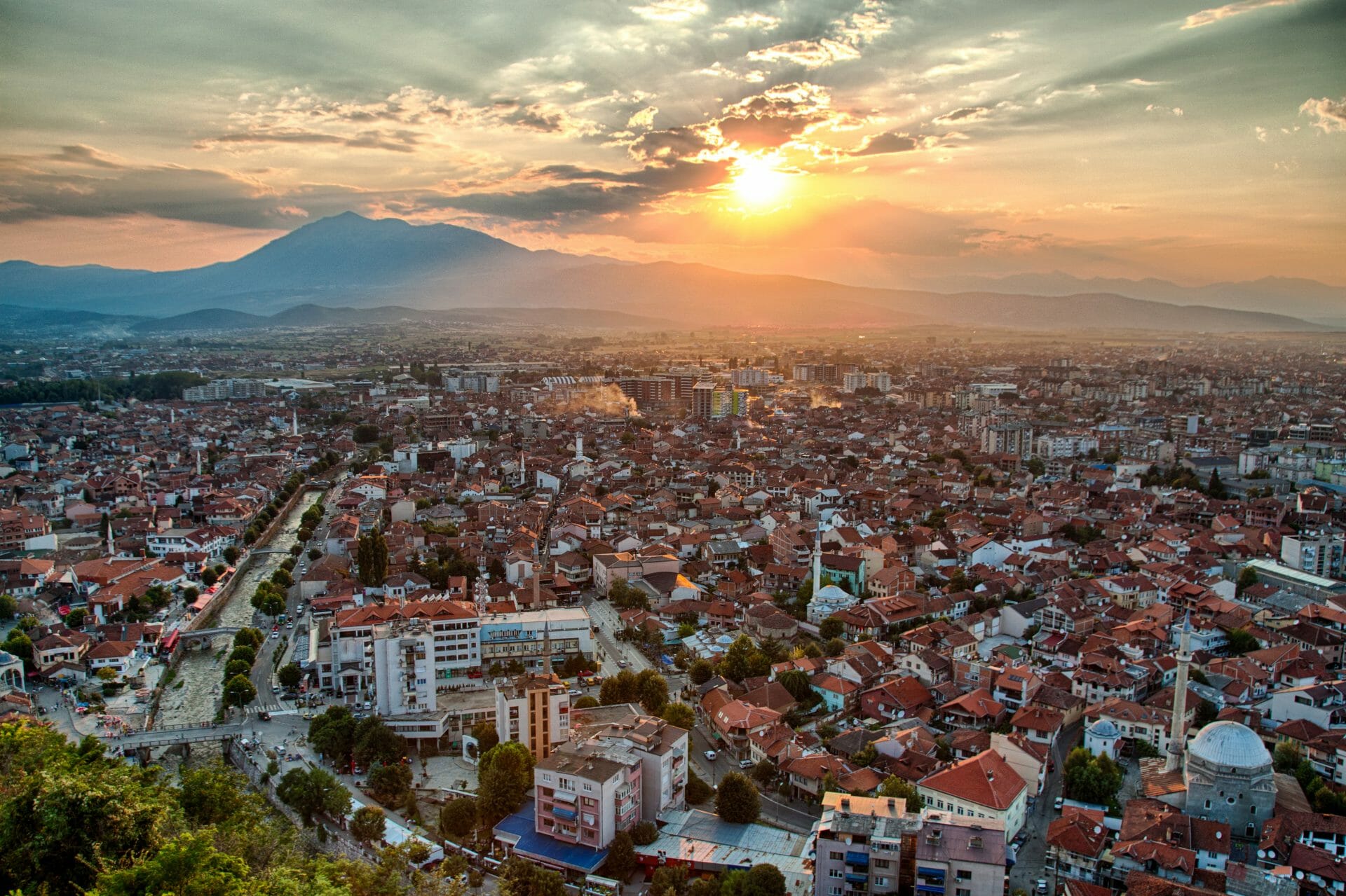 Kosovo: A Traveler's Guide to the Country