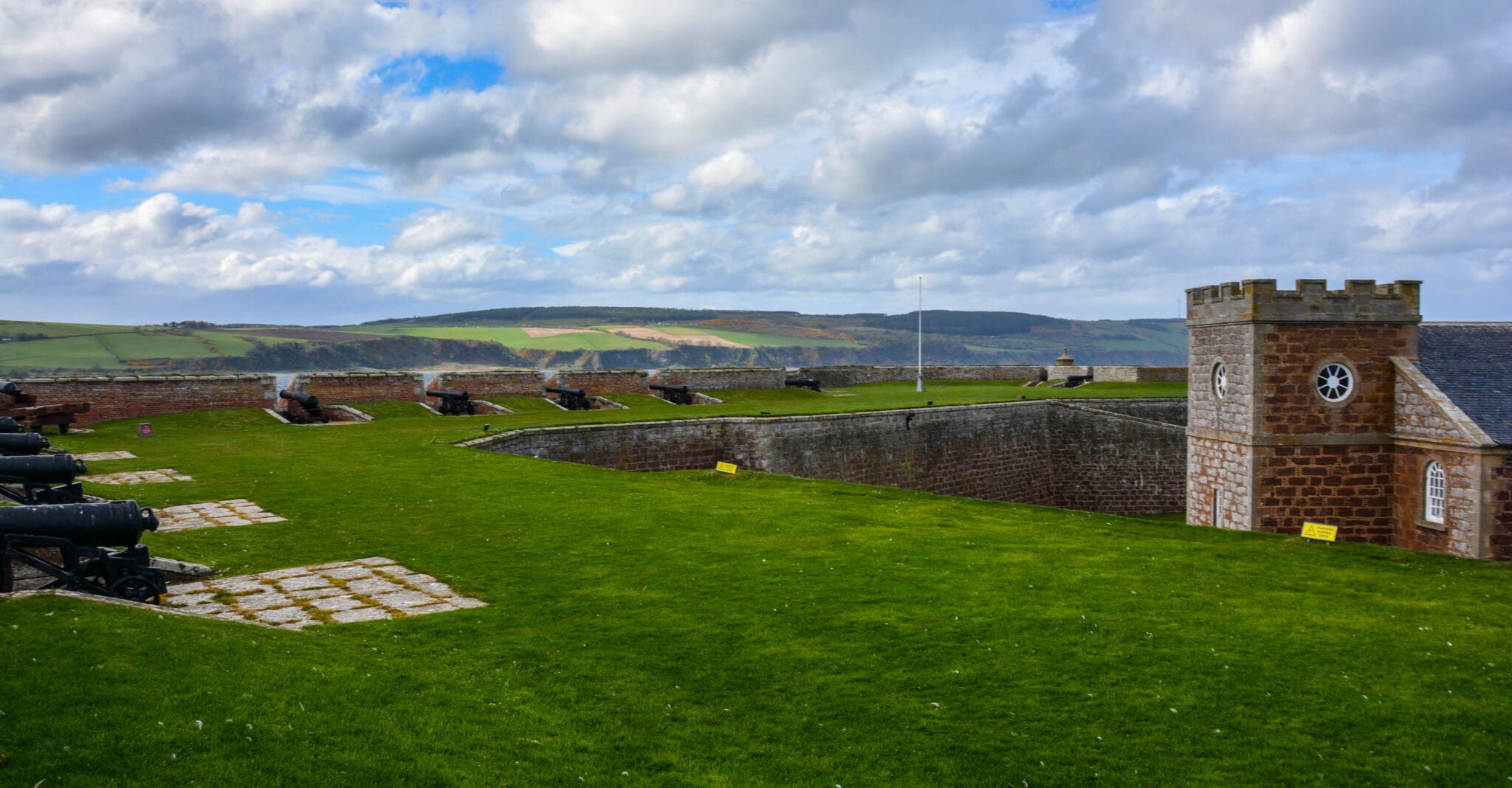 Fort George Visitor Guide: Historic Scotland - Wanderers Compass